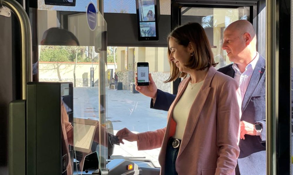 El billete de autobús urbano se podrá pagar con tarjeta y móvil a ...